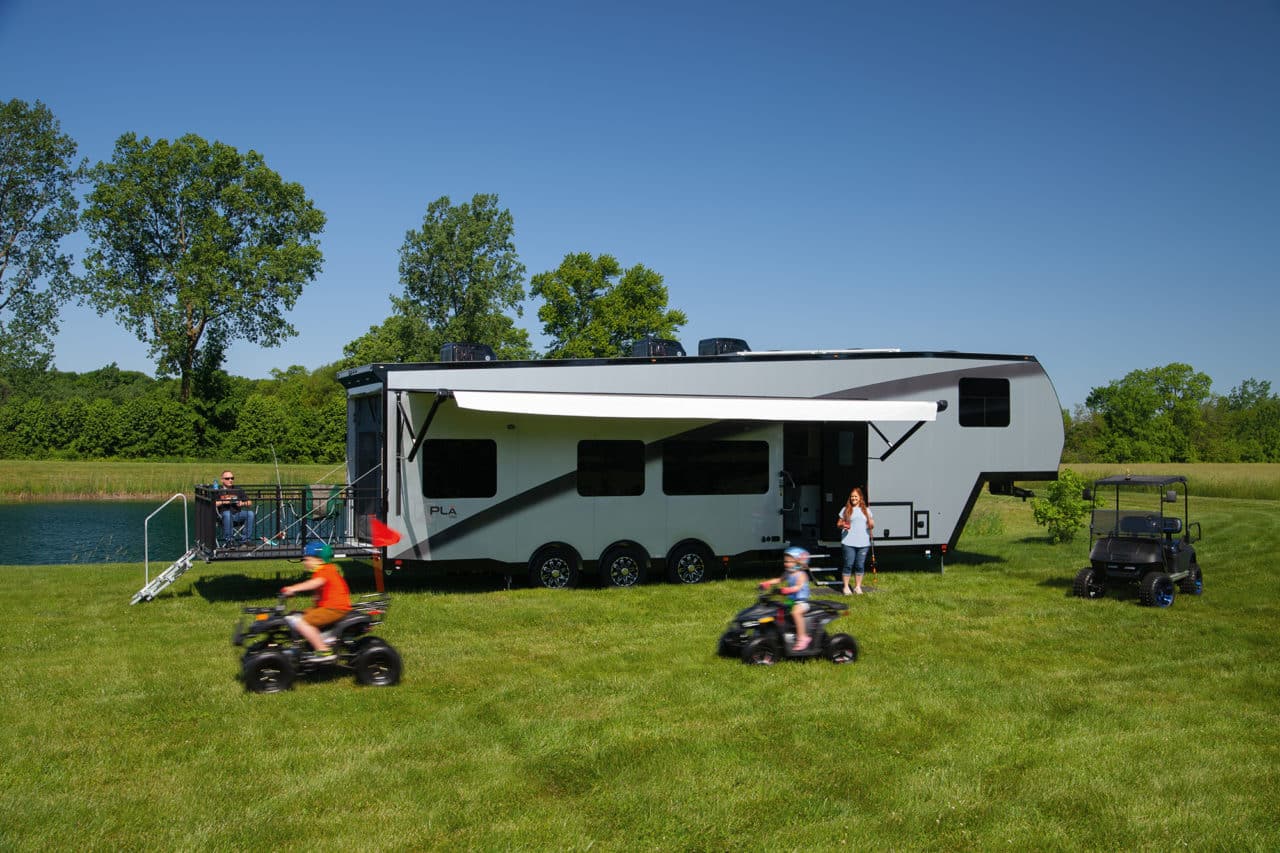 Plā 700 - Fifth Wheel Toy Haulers | ATC Trailers